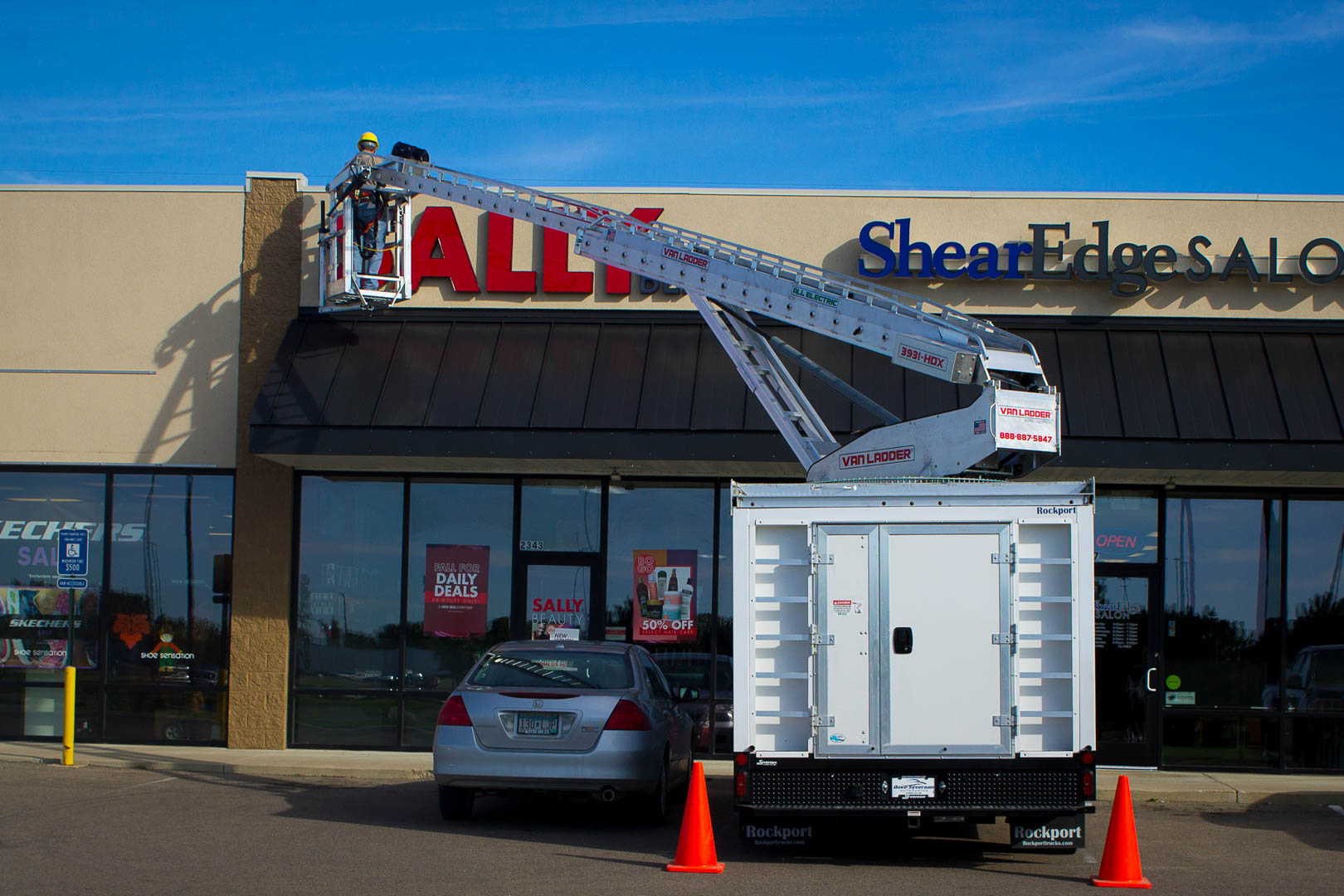 model-3931-hdx - Van Ladder Bucket Trucks