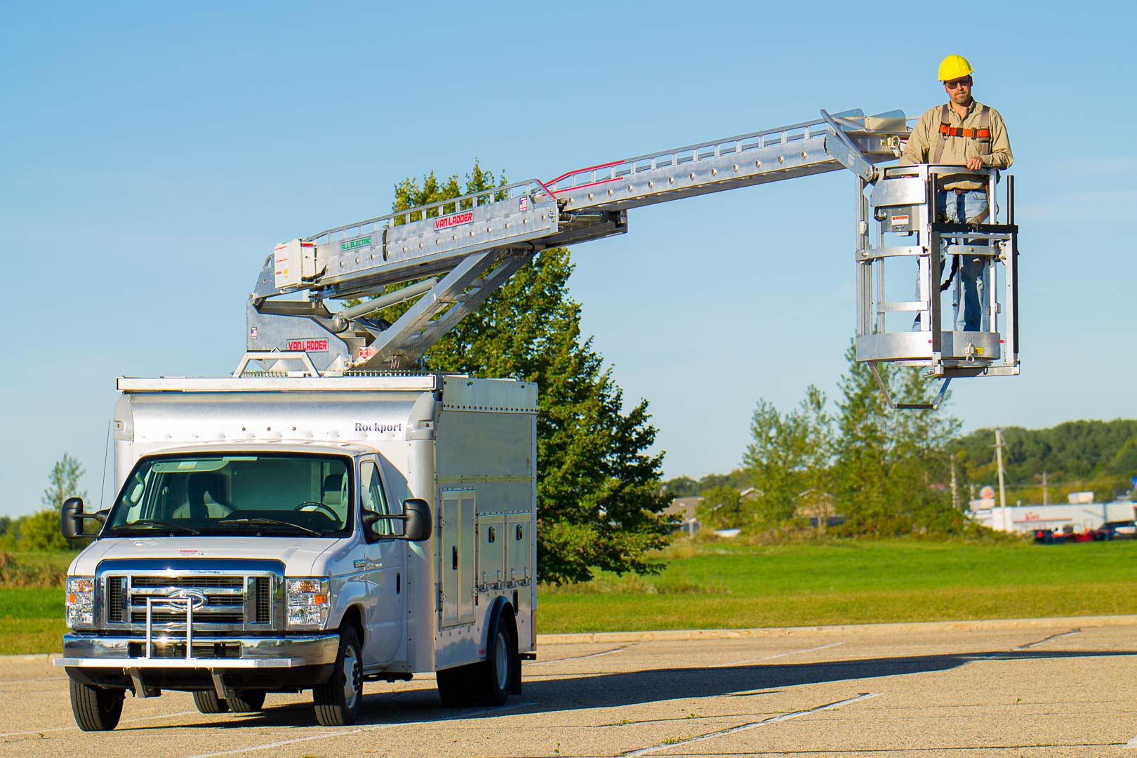 model-3931-hdx - Van Ladder Bucket Trucks