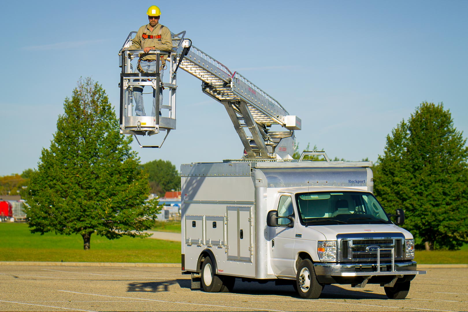 model-3931-hdx - Van Ladder Bucket Trucks